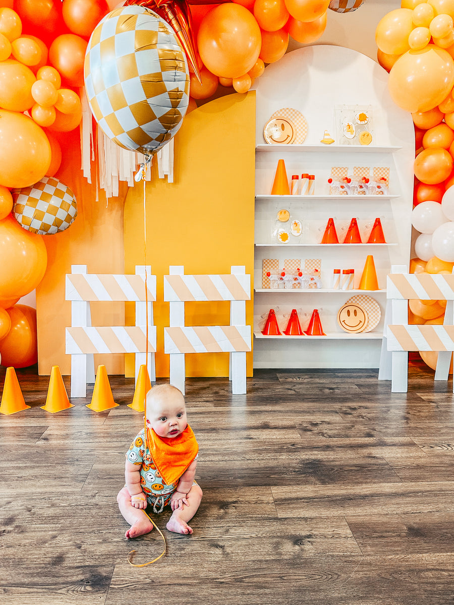 Construction Barricade – bOp Balloons